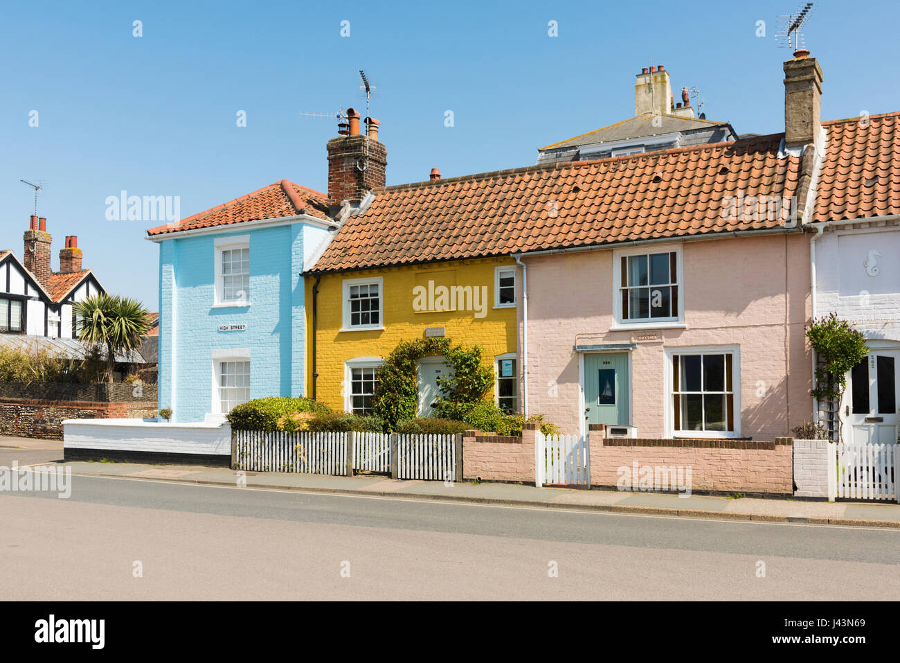 Pretty housing hi-res stock photography and images - Alamy
