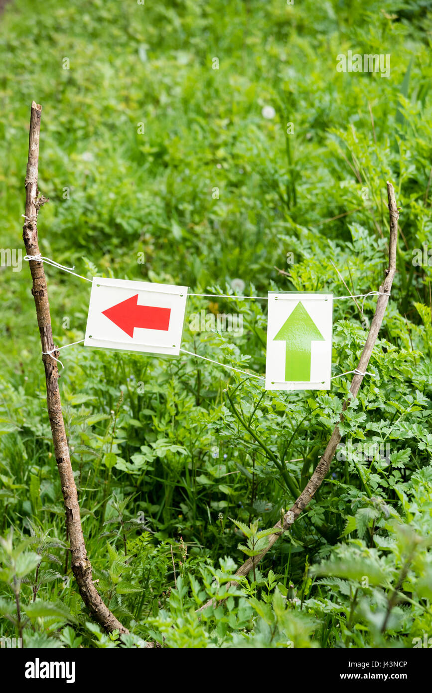 Green direction signs hi-res stock photography and images - Alamy