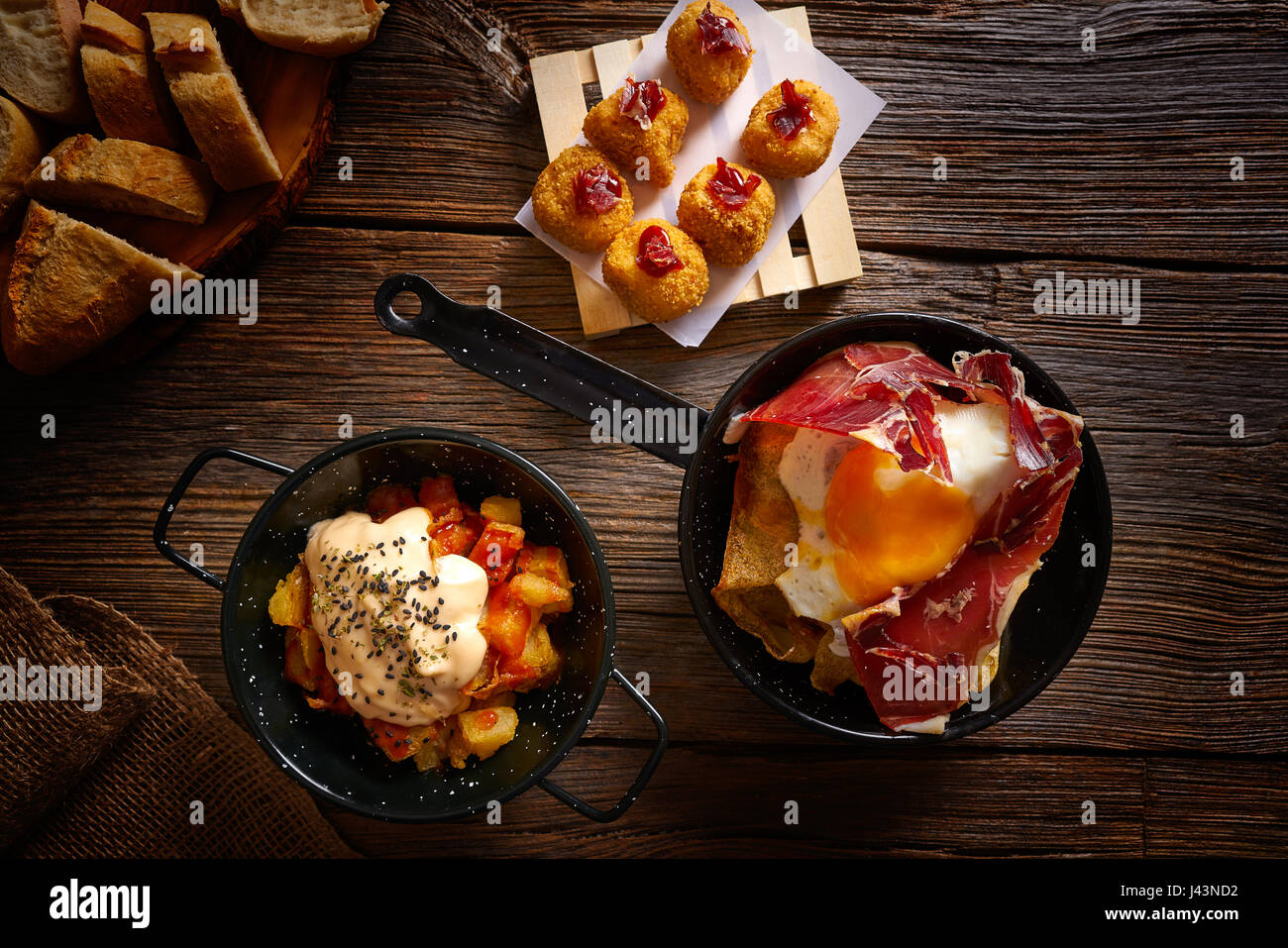 Broken eggs tapa hi-res stock photography and images - Alamy