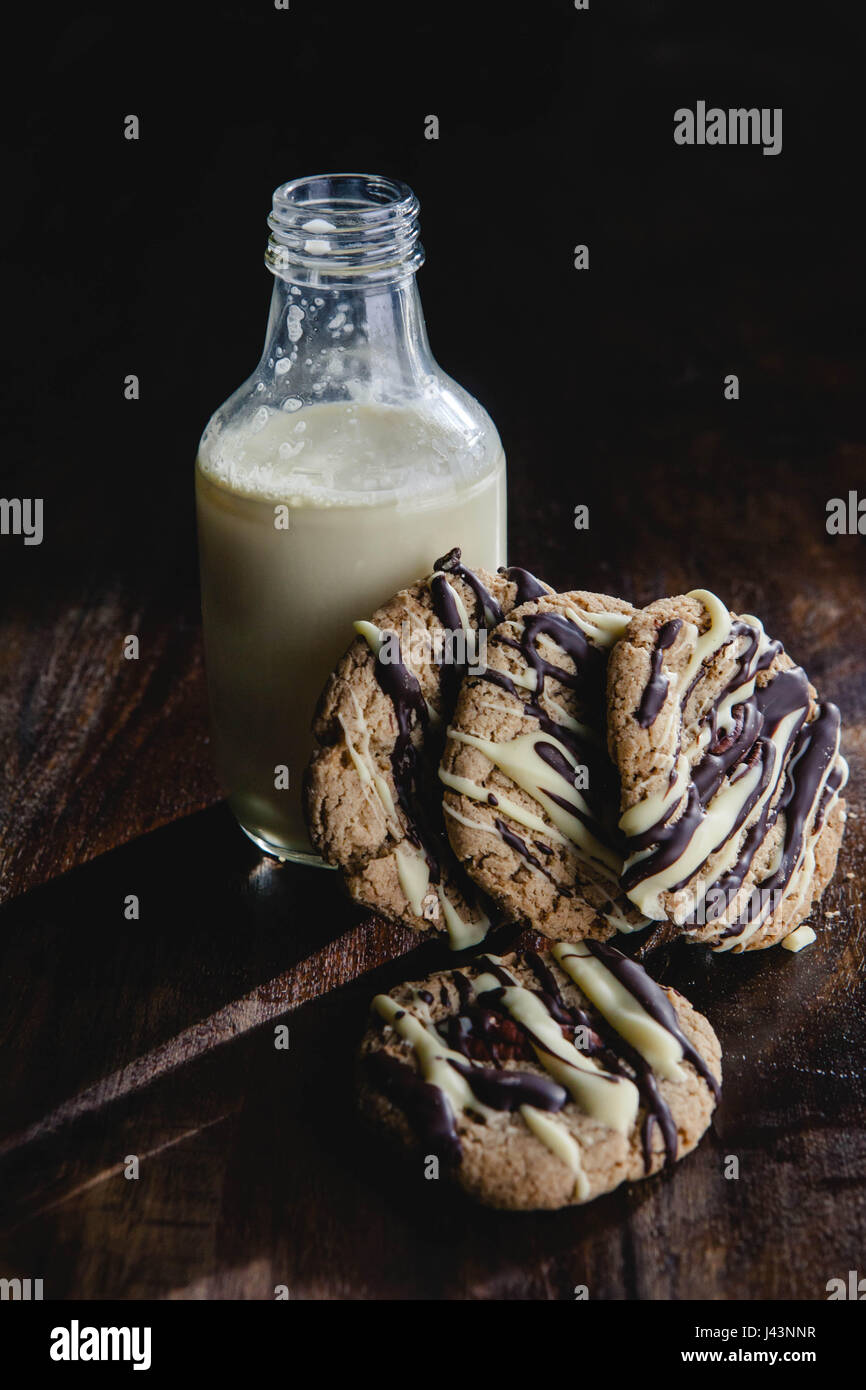 Old fashioned milk and cookies Stock Photo - Alamy