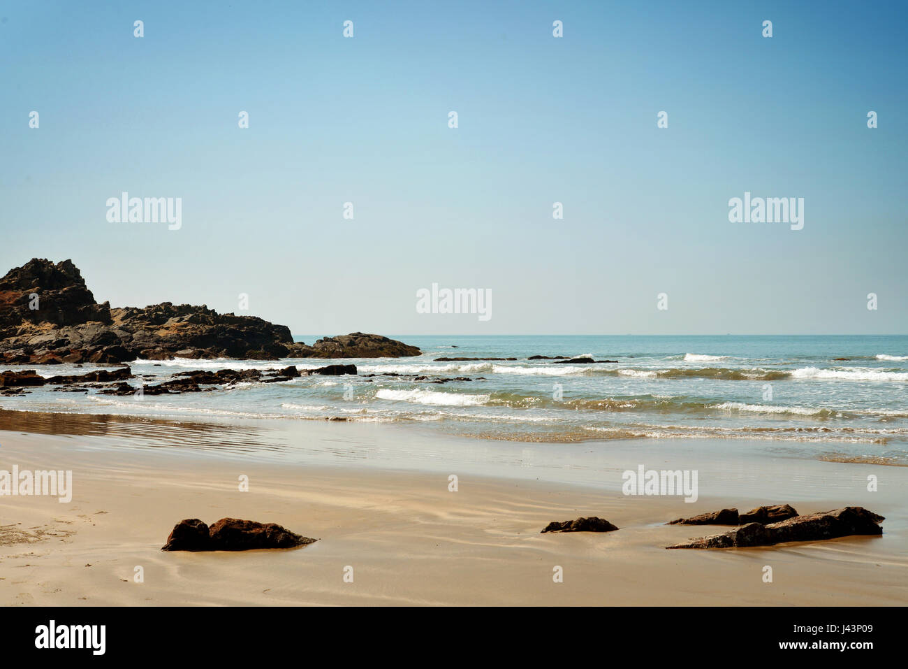Goa cliff beach view hi-res stock photography and images - Alamy