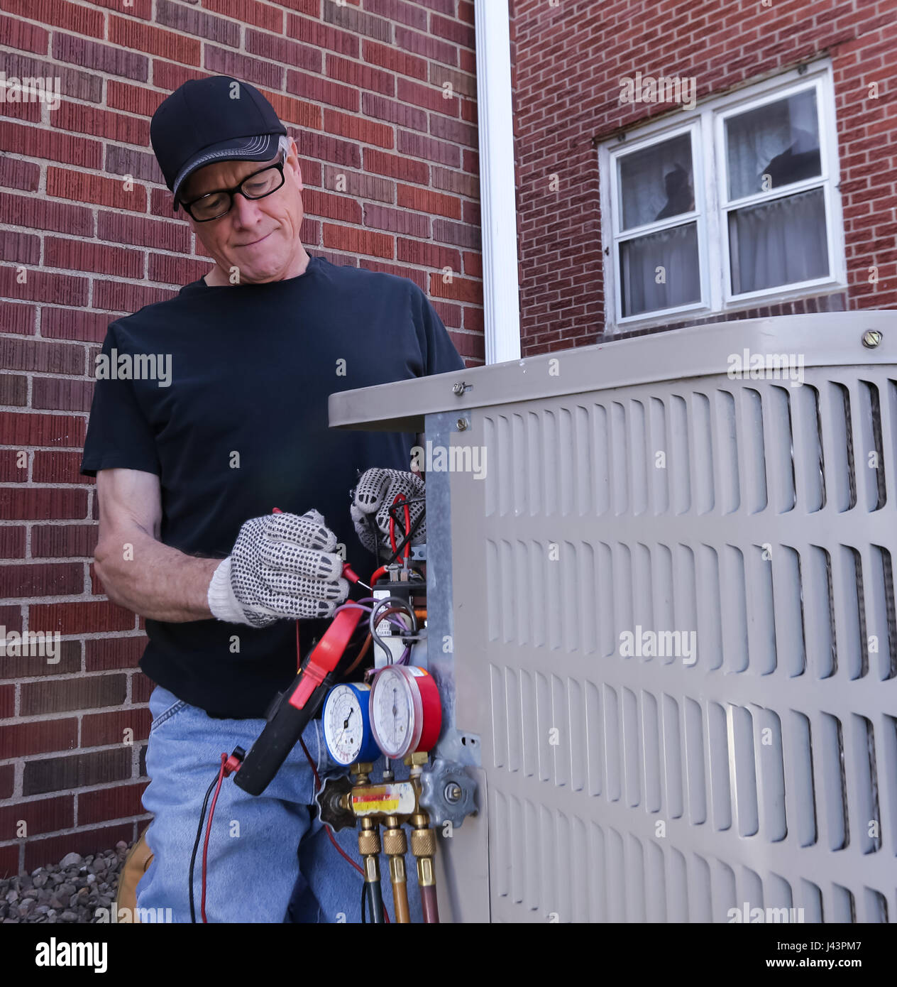 Hvac repair hi-res stock photography and images - Alamy