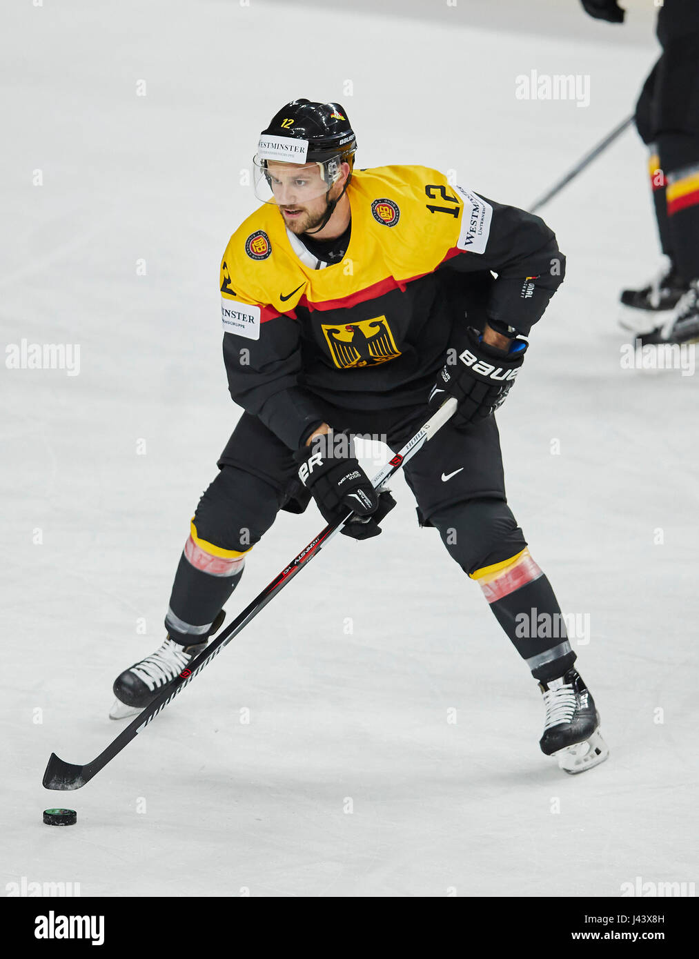 Brooks MACEK, DEB 12 Single action with puck, release, whole body ...