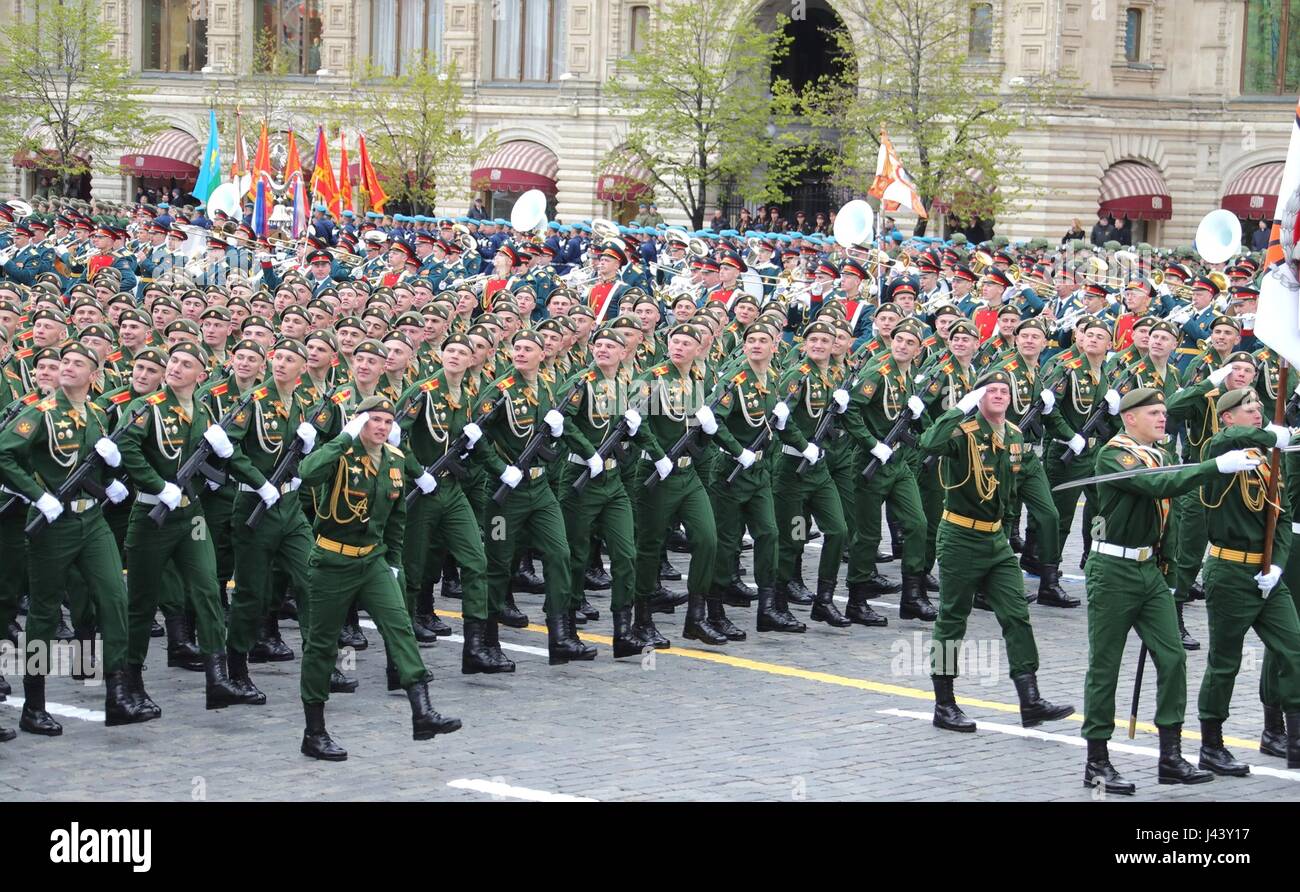 Moscow, Russia. 09th May, 2017. Russian commandos march past the ...