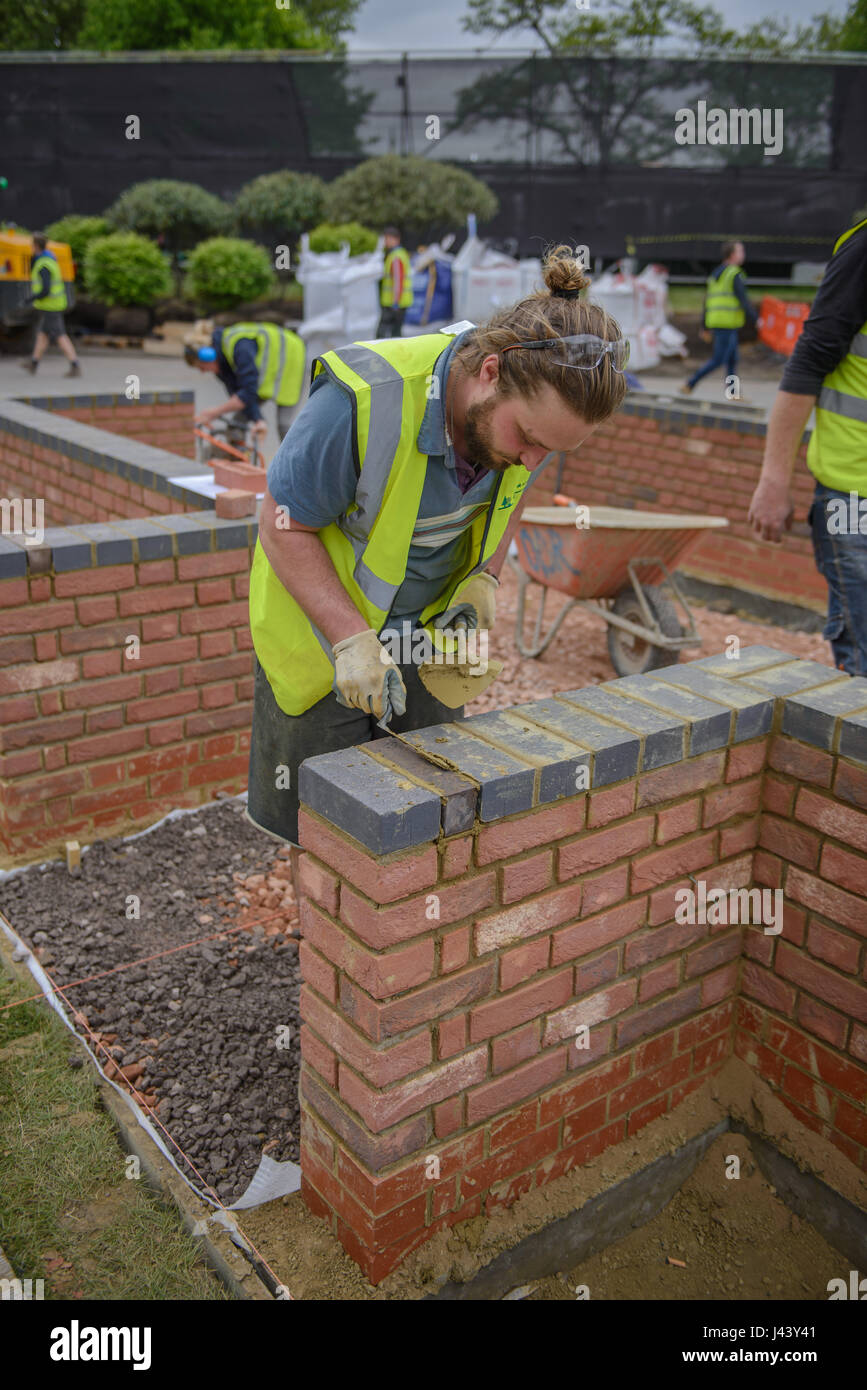 Builder's bum hi-res stock photography and images - Alamy