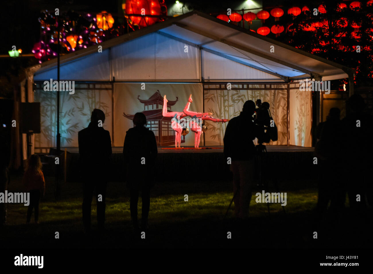 Chinese lantern festival panda hi-res stock photography and images - Alamy