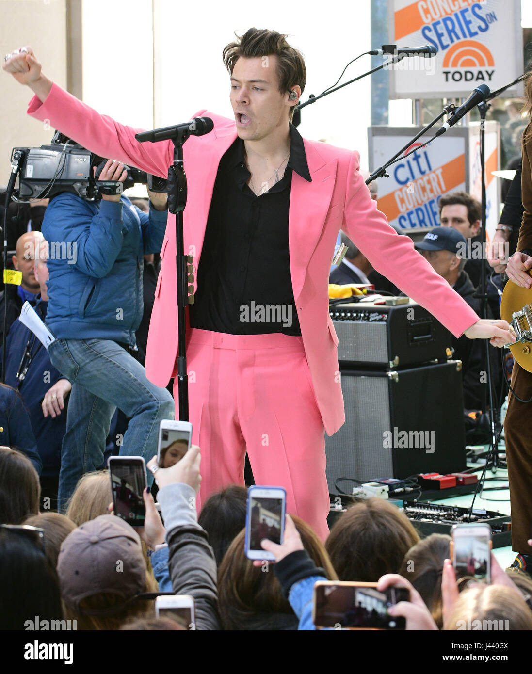 Harry styles 2017 hi-res stock photography and images - Alamy