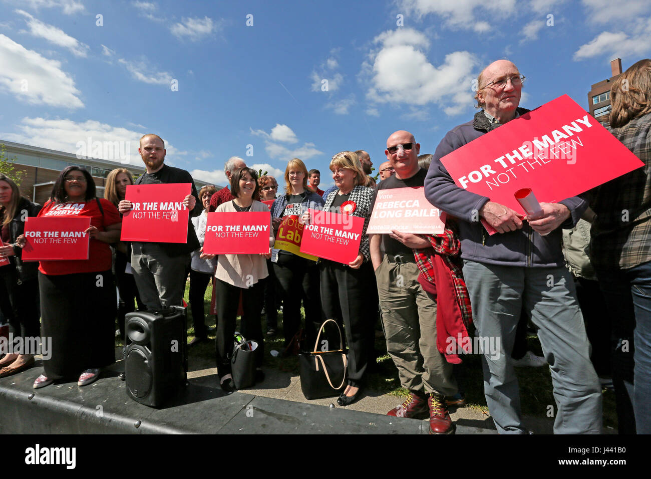 Labour supporters hi-res stock photography and images - Alamy