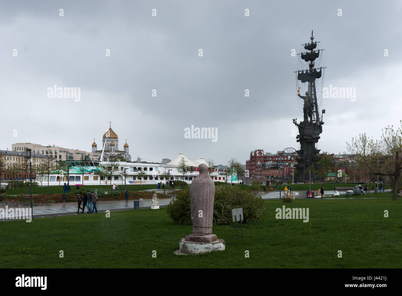 Moscow, Russia. 9th May, 2017. Russian weather, Moscow, Rain. Tuesday ...