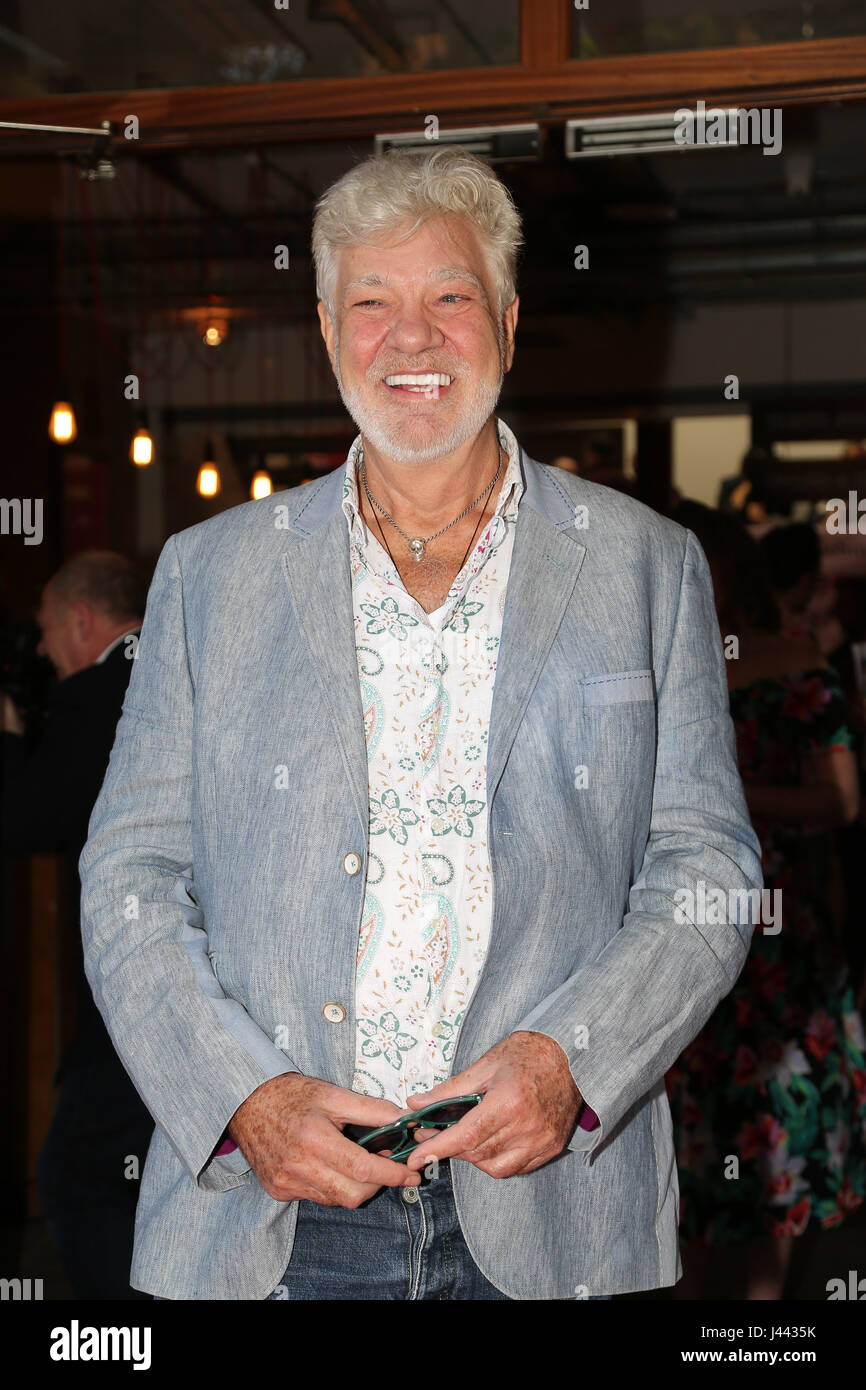 London, UK. 9th May, 2017. Matthew Kelly arrives at Park Theatre. Stars ...