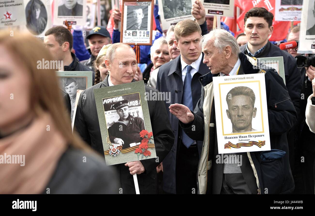 Moscow, Russia. 9th May, 2017. Russian President Vladimir Putin, center ...