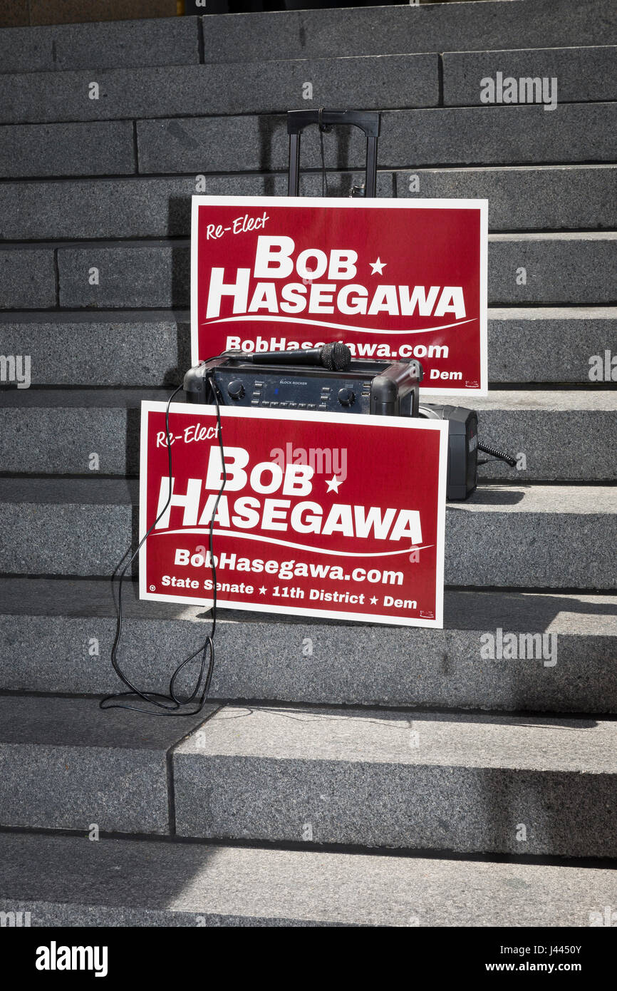 Mayor campaign signs hi-res stock photography and images - Alamy
