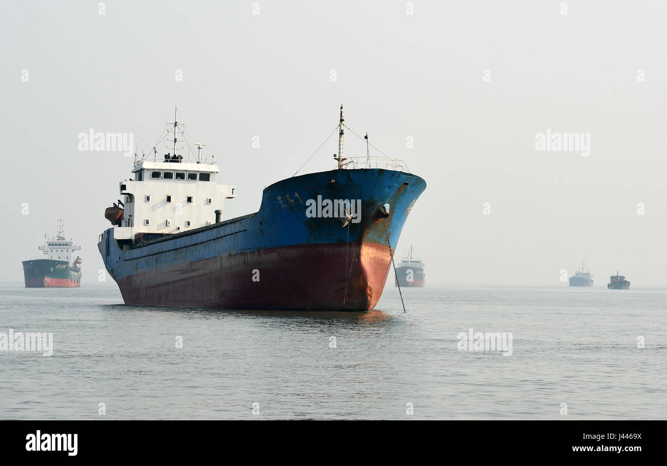 Nanning. 21st Oct, 2015. Photo taken on Oct. 21, 2015 shows a vessel ...