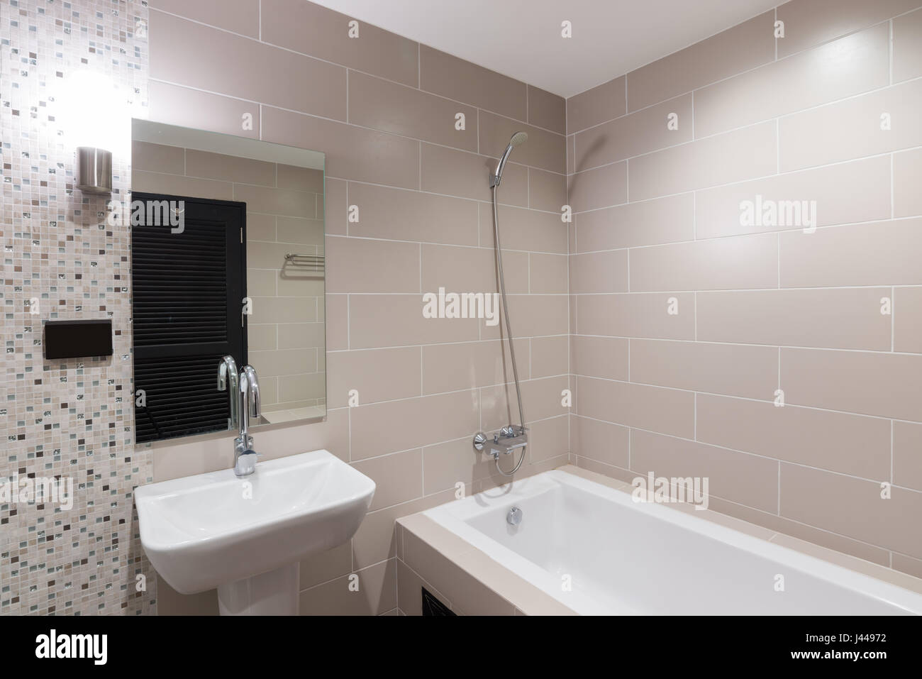 Separate shower and bathtub hi-res stock photography and images - Alamy