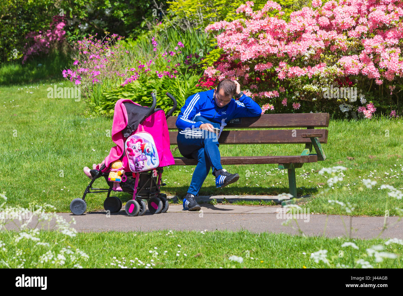 Man in tracksuit on bench hi-res stock photography and images - Alamy