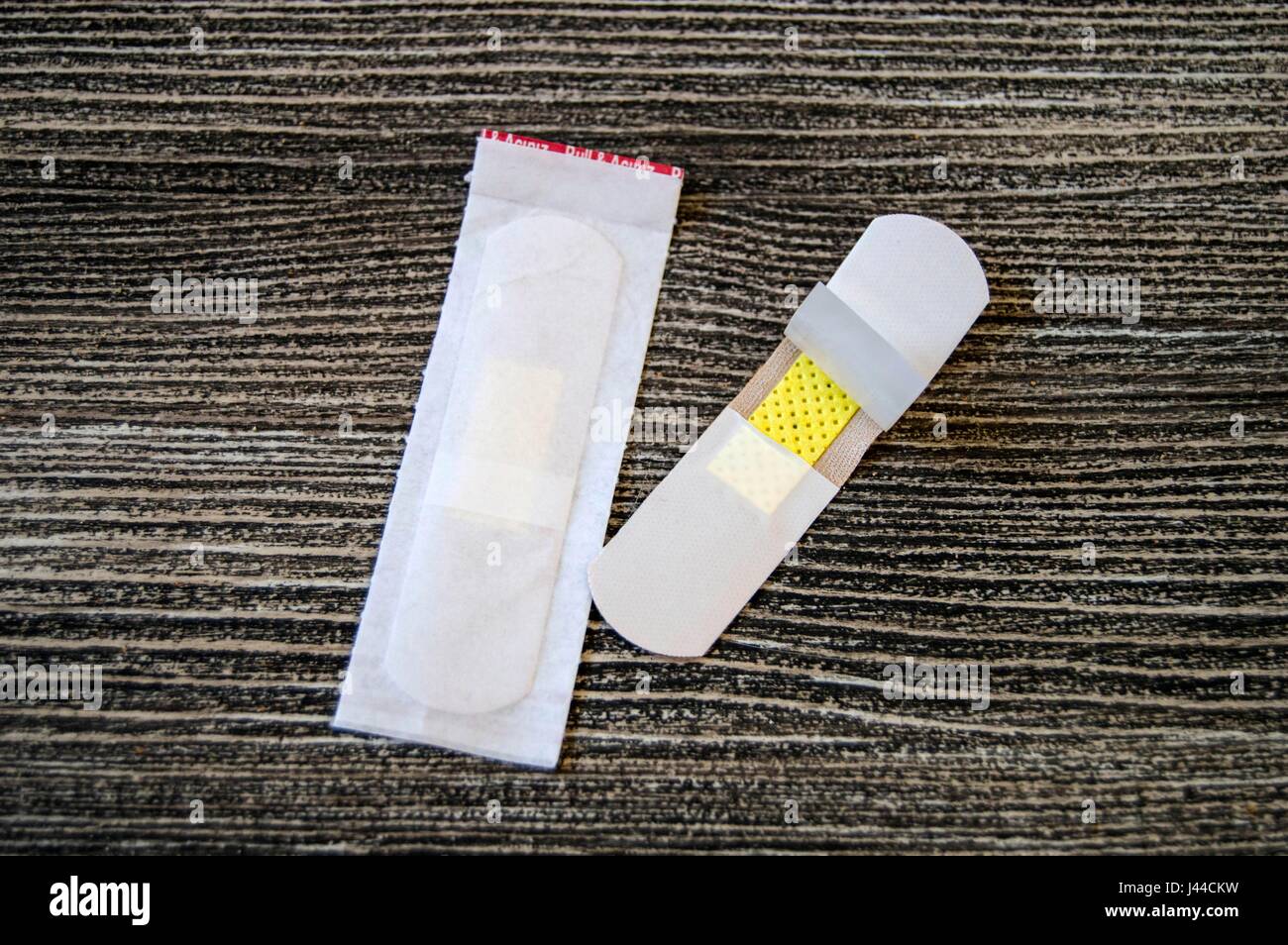 Wound band, hand cutting, wound band in blade cuts, use wound band ...