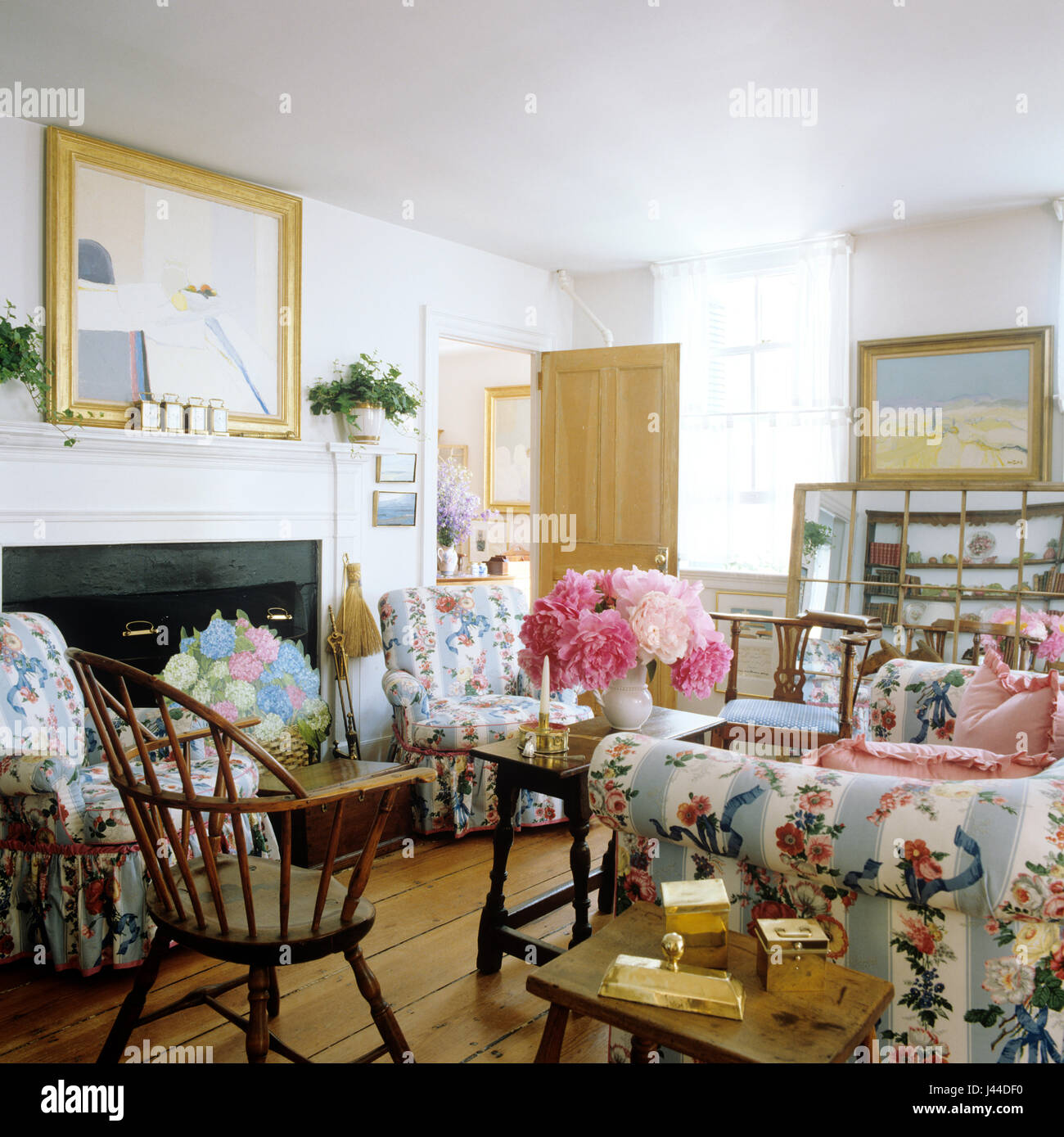 Country home style hi-res stock photography and images - Alamy