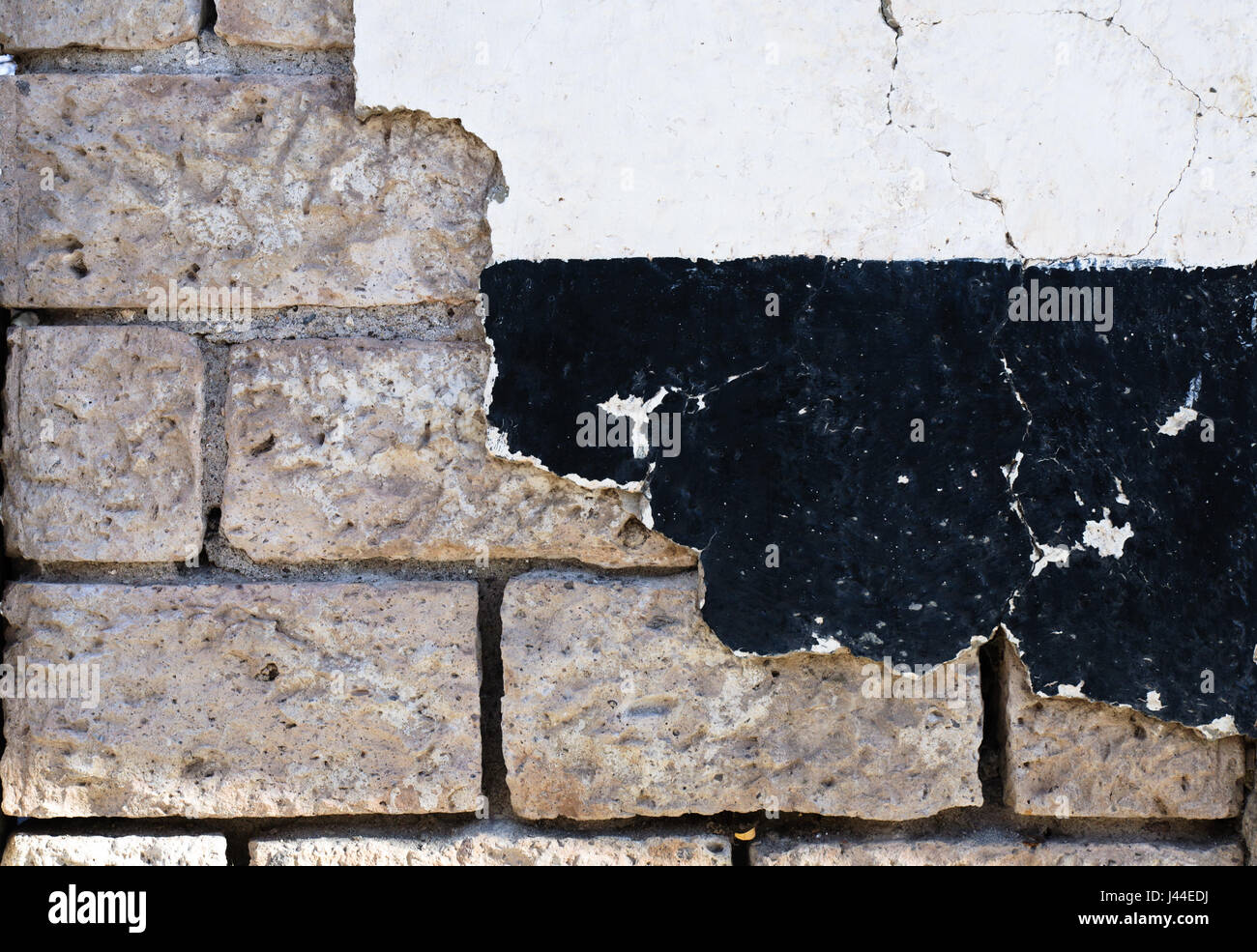 Old cracked plastered stone wall hi-res stock photography and images ...