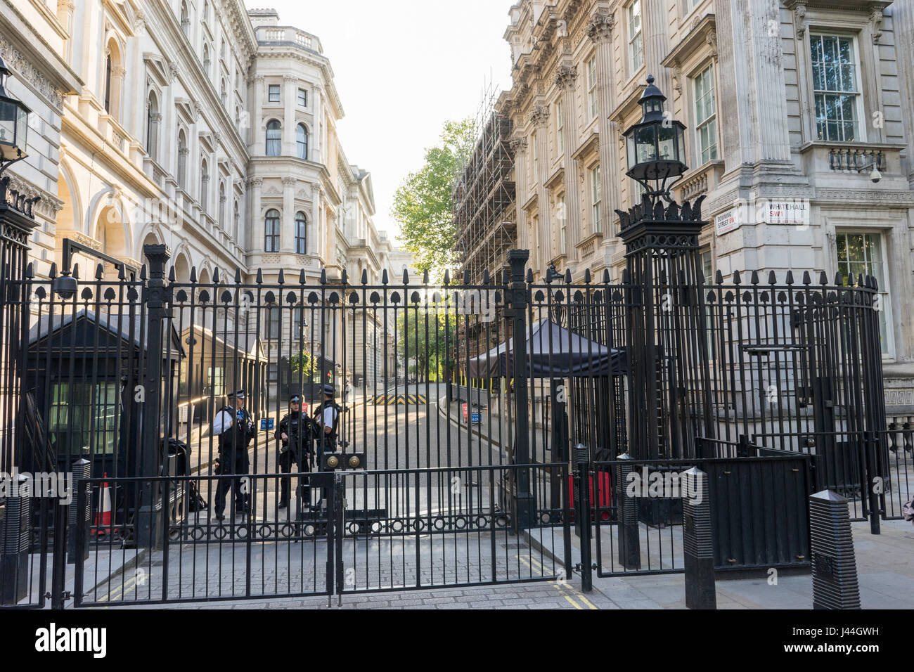 10 downing street exterior hi-res stock photography and images - Alamy