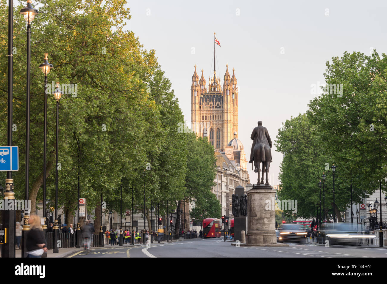 Views of the government buildings of the Houses of Parliament in London ...