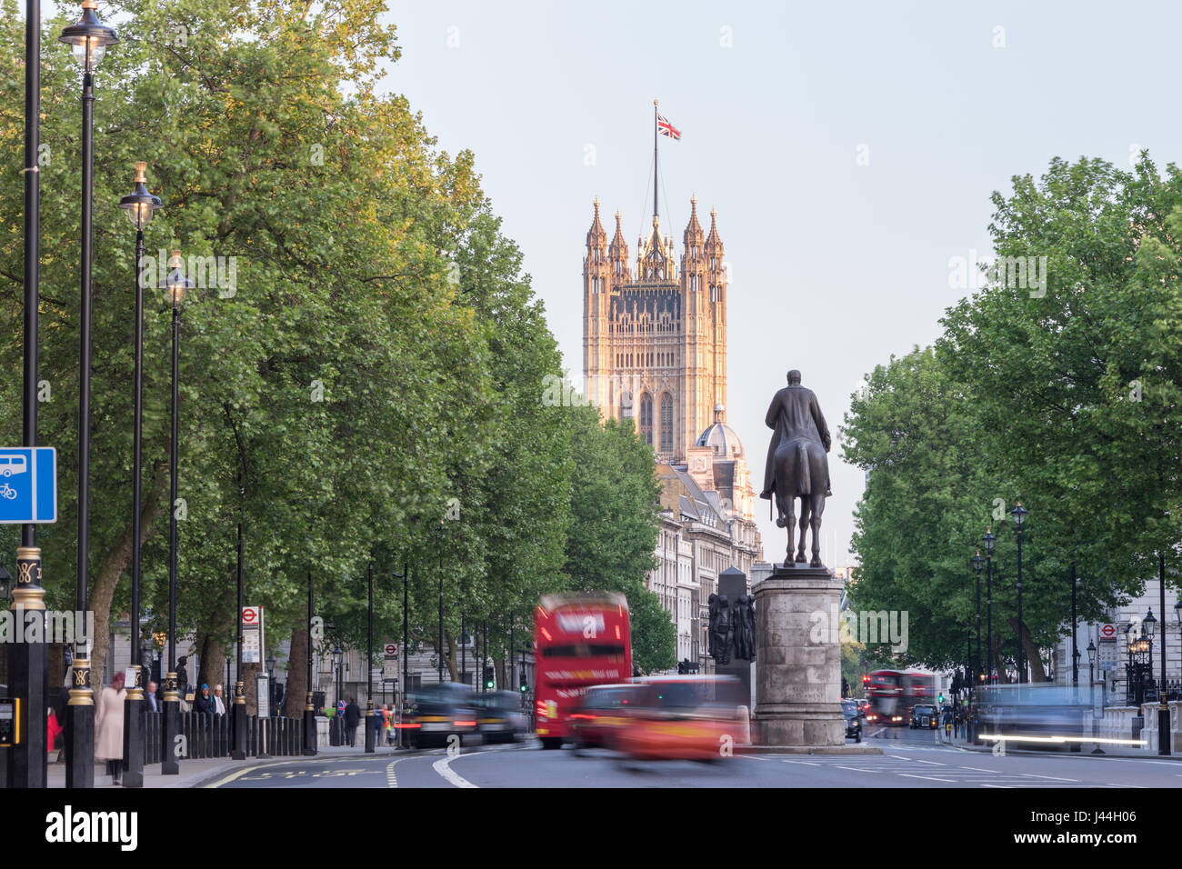 Views of the government buildings of the Houses of Parliament in London ...