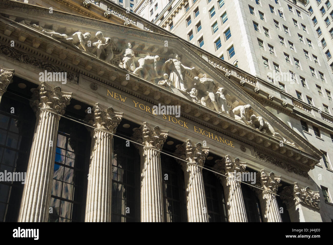 Nyse wall street sign stock exchange facade hi-res stock photography ...