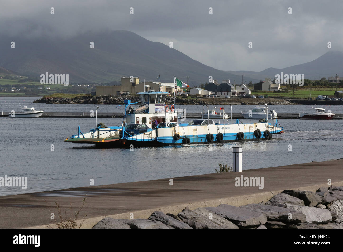 Ferry entering harbour knightstown hi-res stock photography and images ...