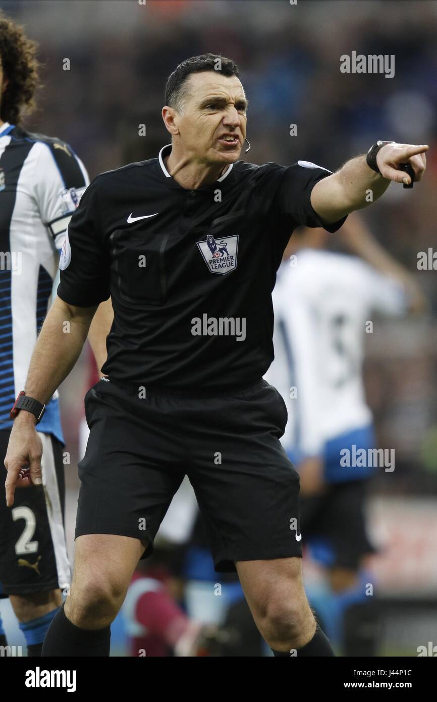 NEIL SWARBRICK REFEREE ST JAMES PARK NEWCASTLE ENGLAND 16 January 2016 ...