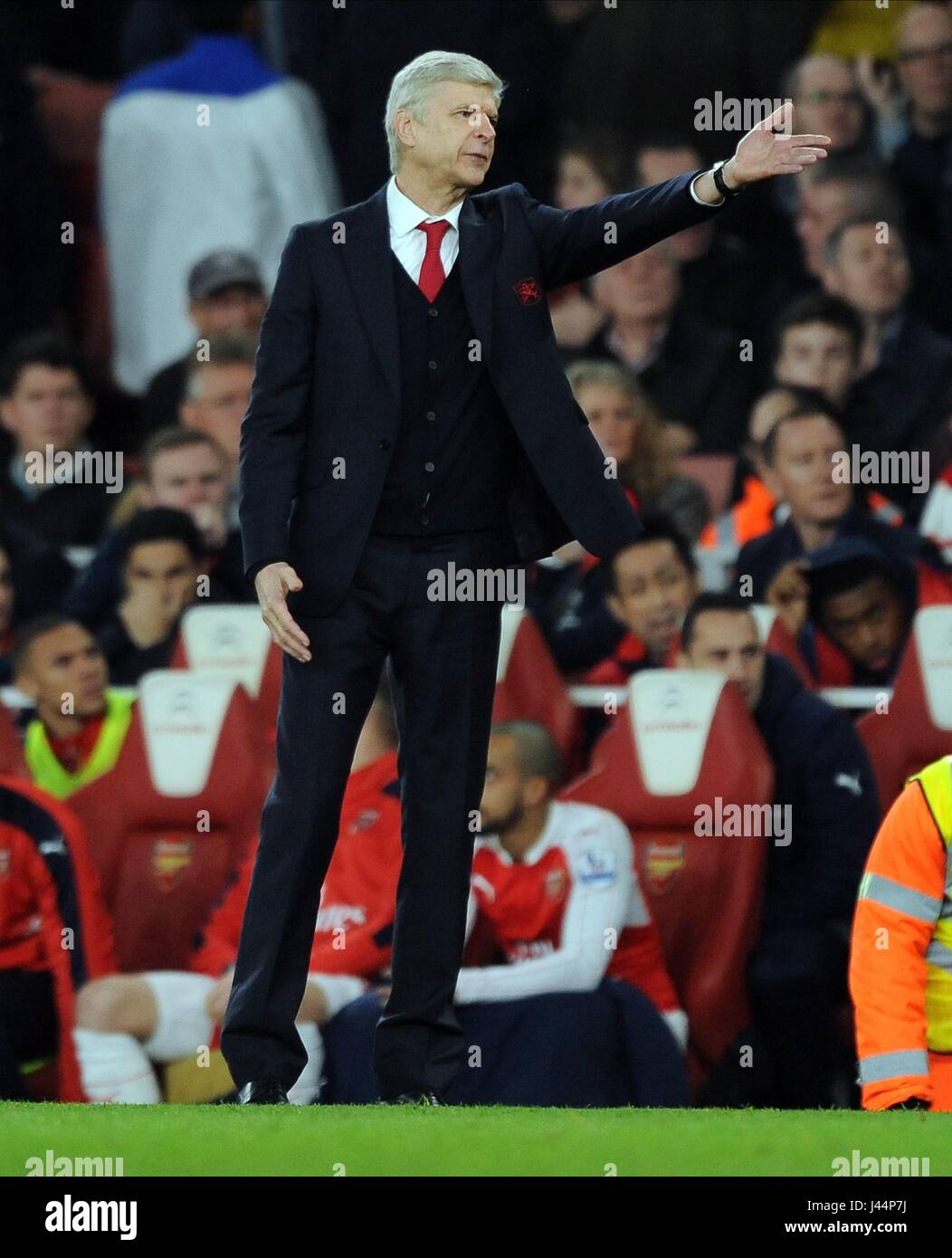 Unhappy arsenal manager ars arsenal hi-res stock photography and images ...