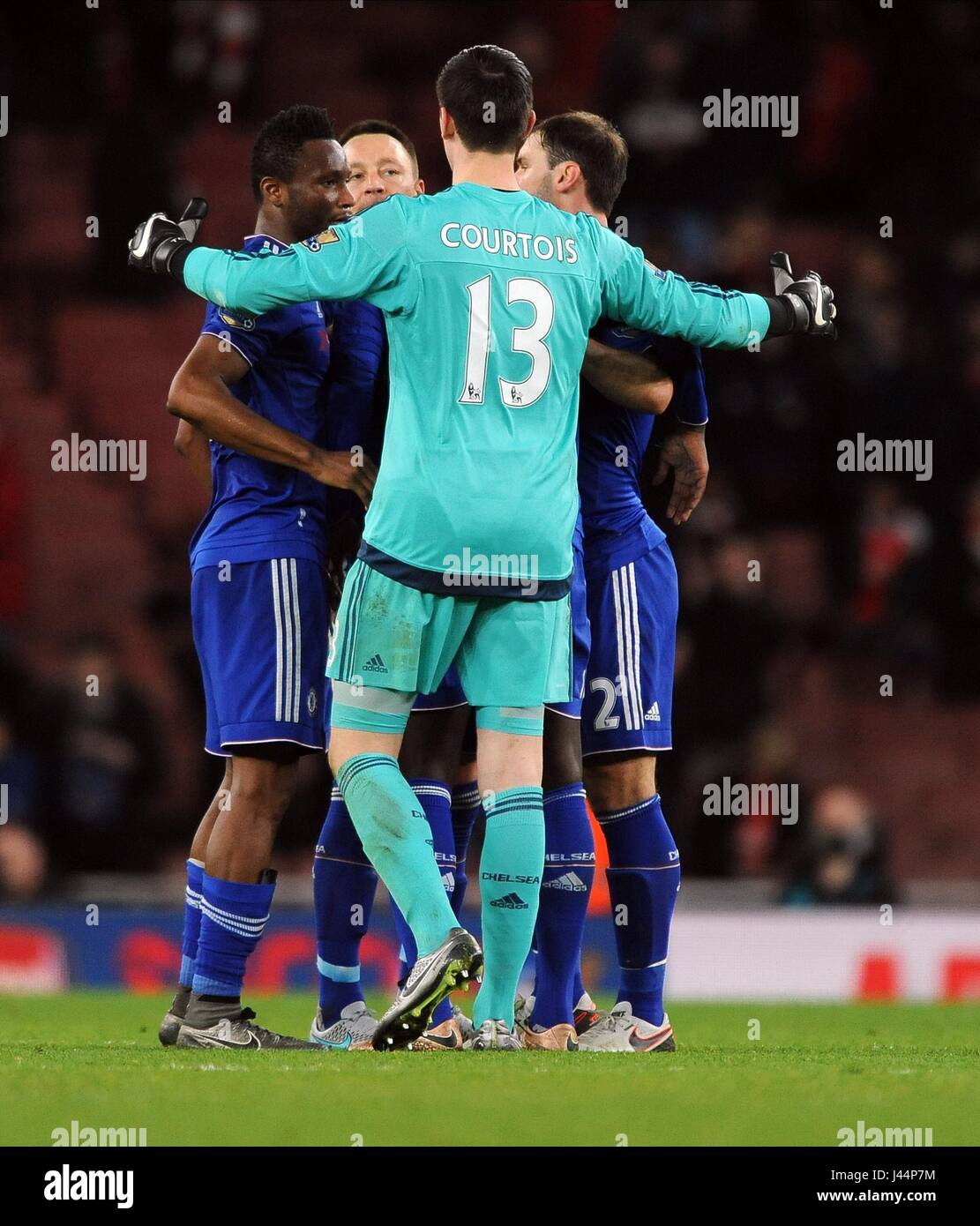 Chelsea goalkeeper thibaut courtois celebrates hi-res stock photography ...