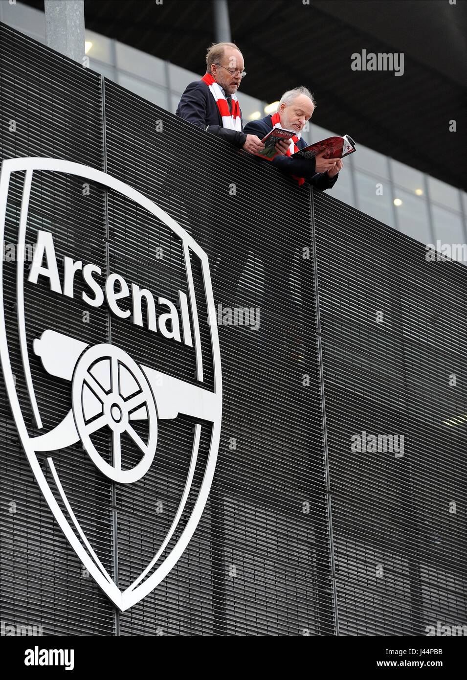 Reading match day programme hi-res stock photography and images - Alamy