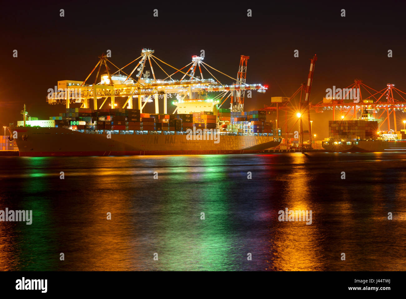 FREMANTLE, AUSTRALIA - FEBRUARY 05, 2016 Large container ship - Los ...