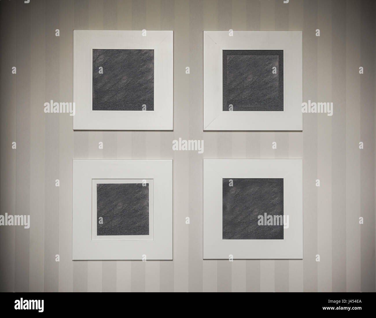 Empty picture frames hi-res stock photography and images - Alamy