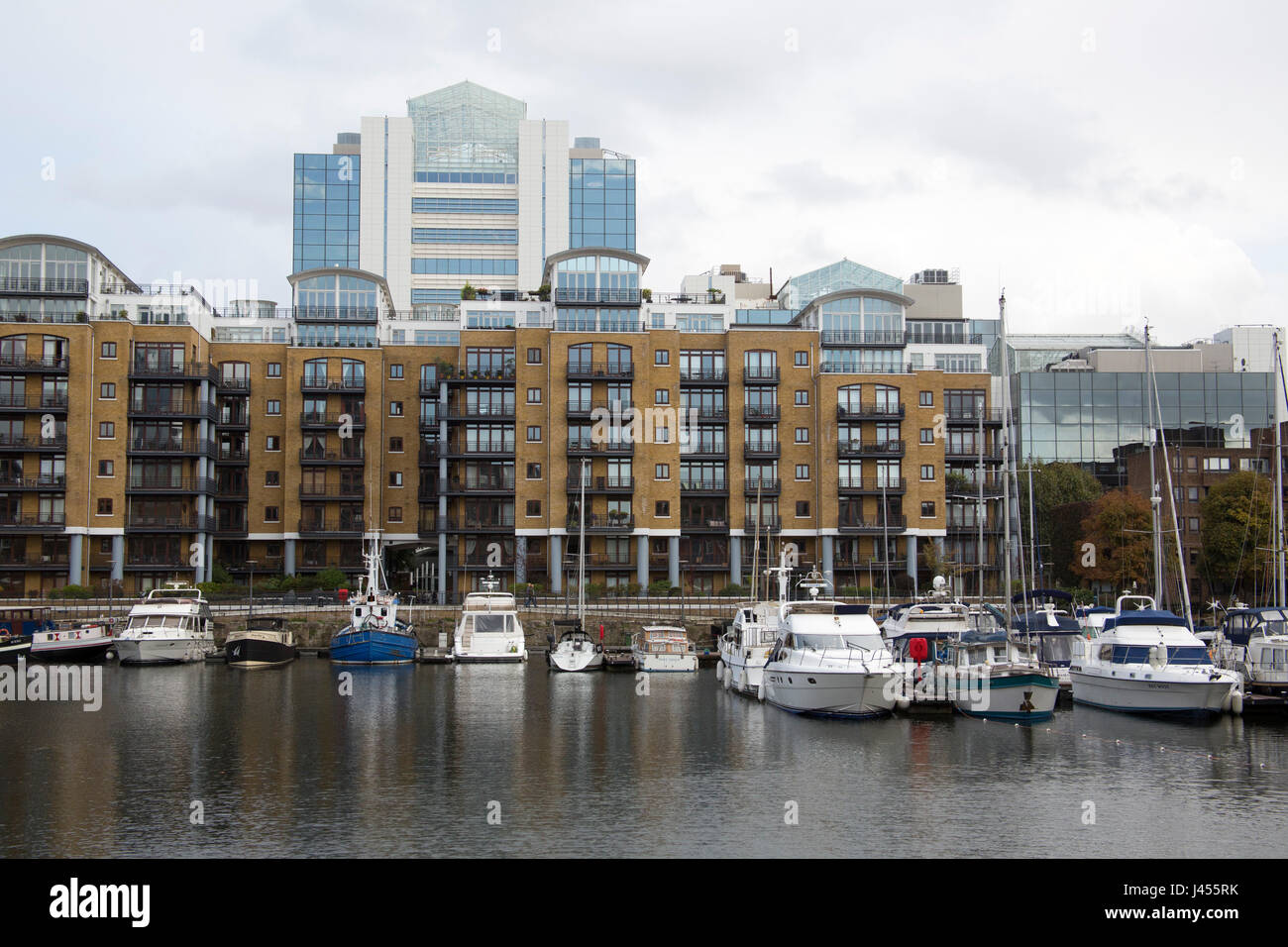 St catherines docks hi-res stock photography and images - Alamy