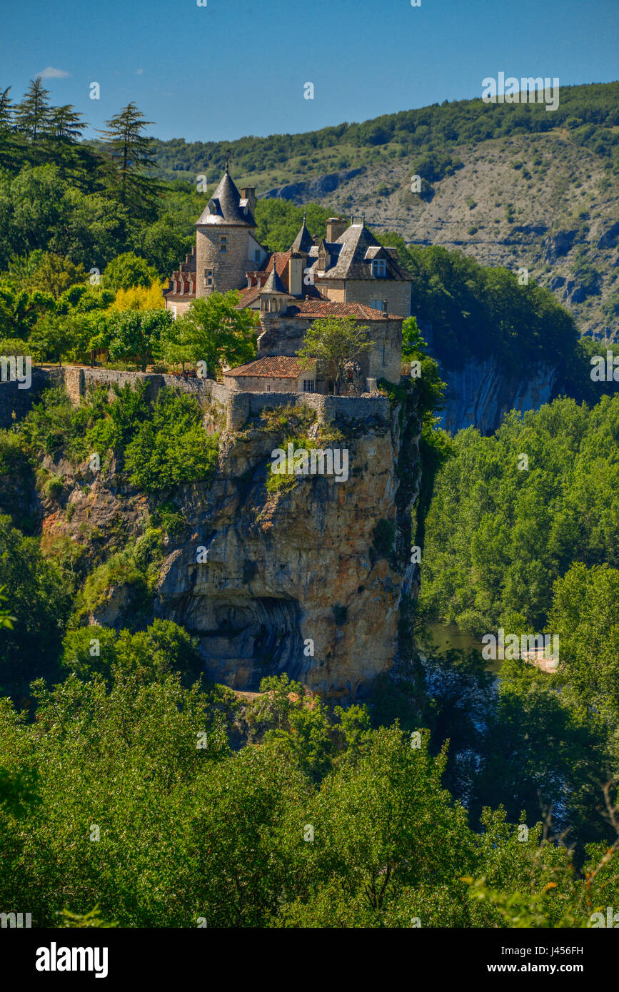 Lacave castle perched on a cliff top in the Dordogne, overlooking the ...