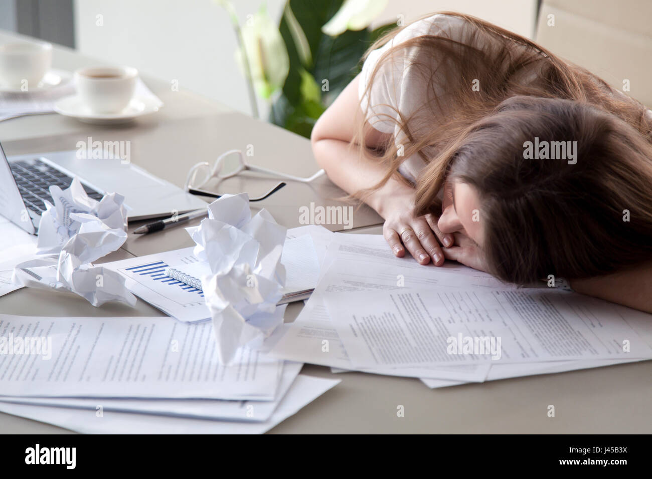 Documents and desk hi-res stock photography and images - Alamy