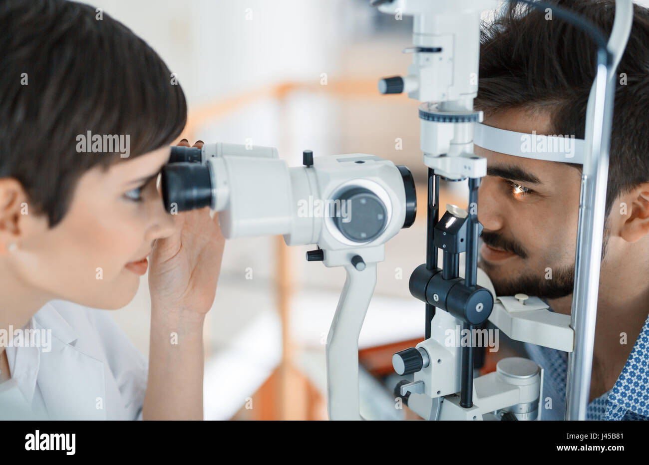 Man doing eye test hi-res stock photography and images - Alamy