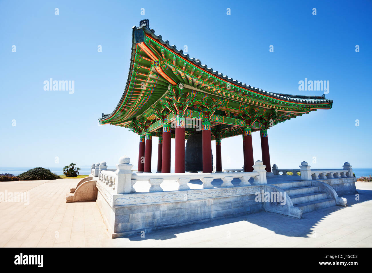 Korean Friendship Bell housed in grand belfry Stock Photo - Alamy