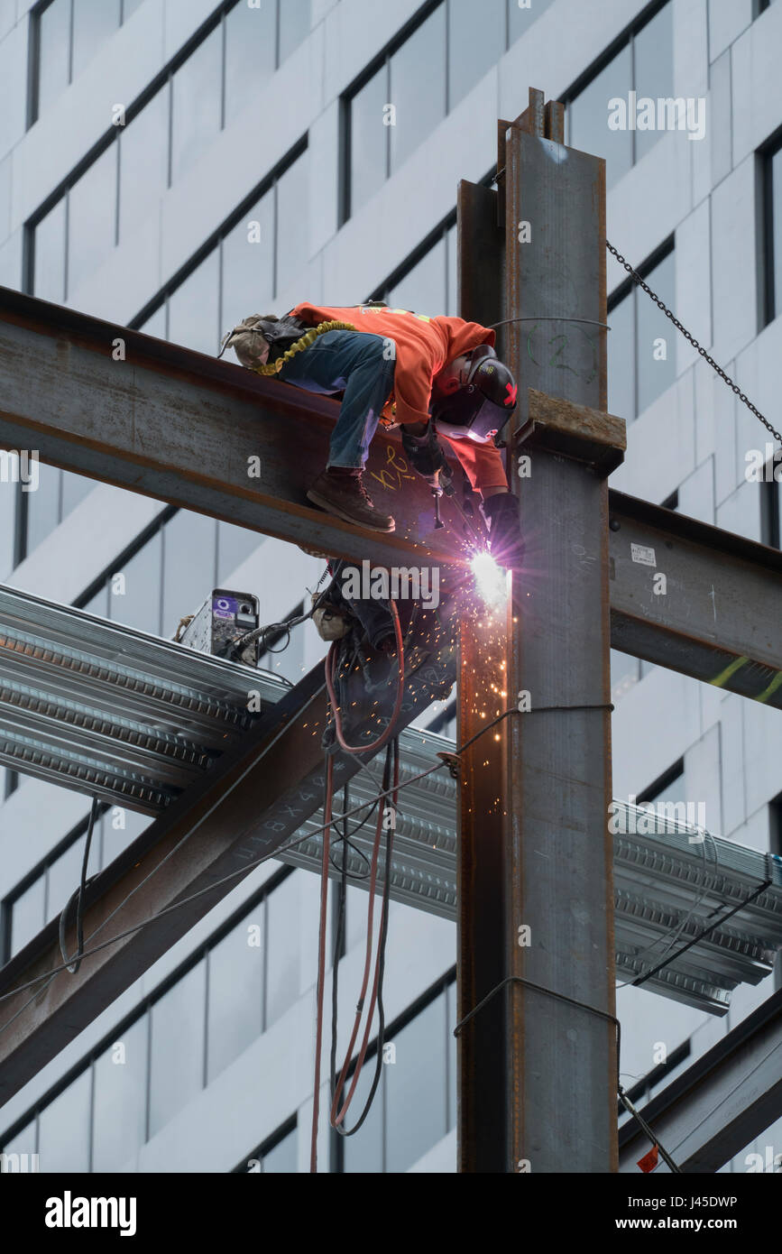 Construction worker making the hi-res stock photography and images - Alamy