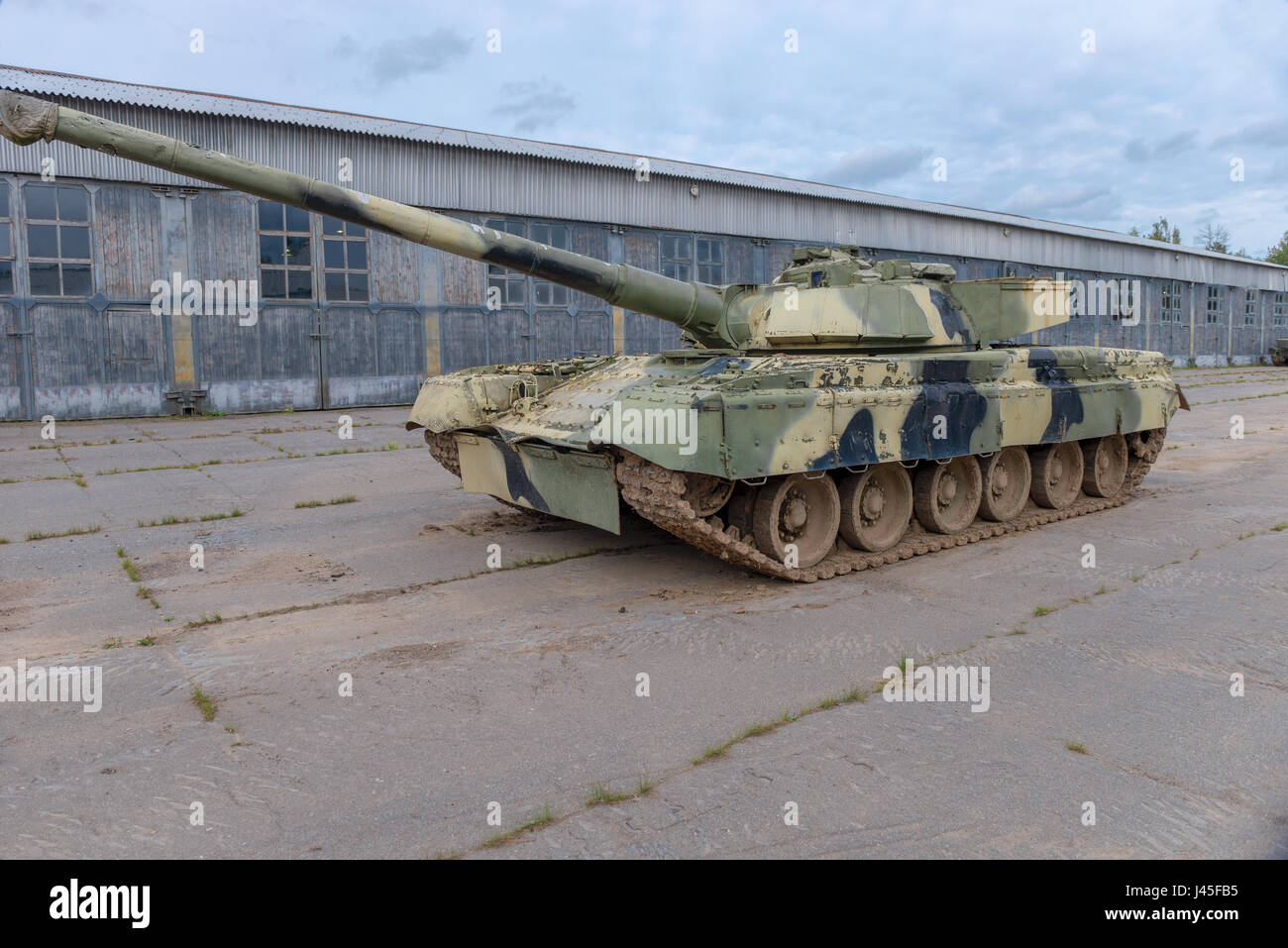 T 80 tank hi-res stock photography and images - Alamy