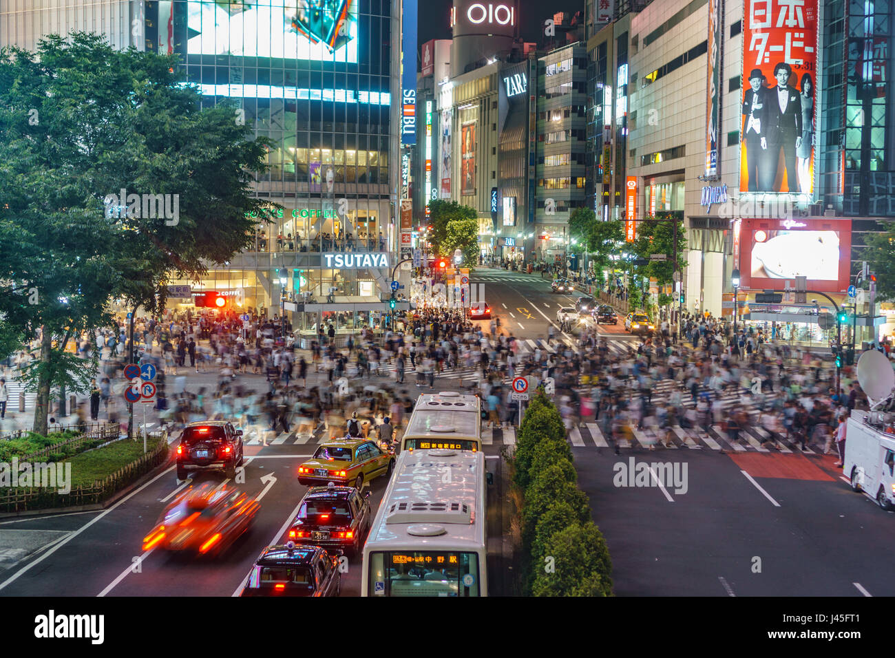 Shibuya scramble crossing top view hi-res stock photography and images ...