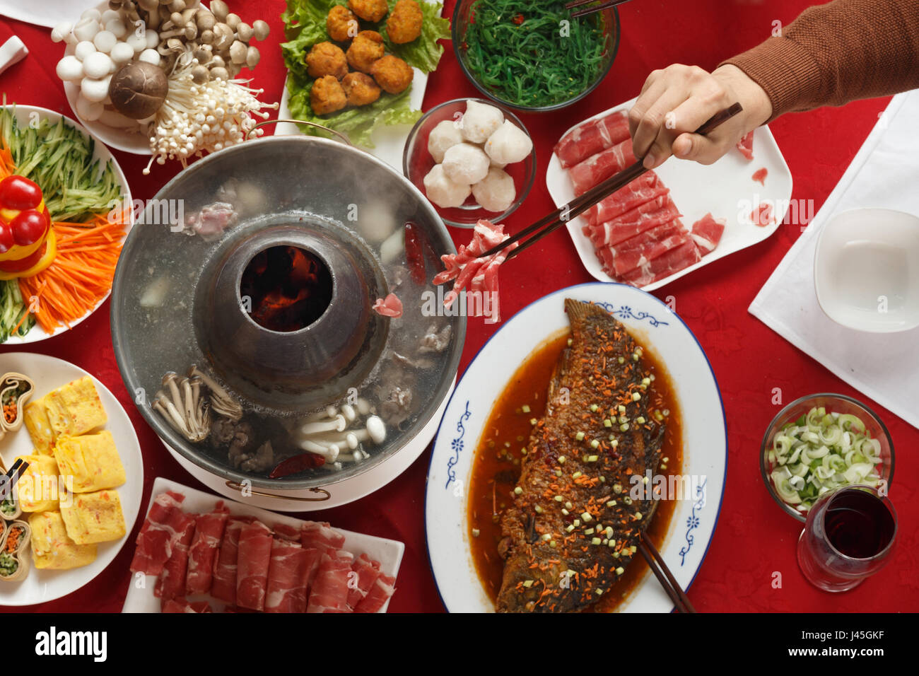 China family dinner fish hi-res stock photography and images - Alamy