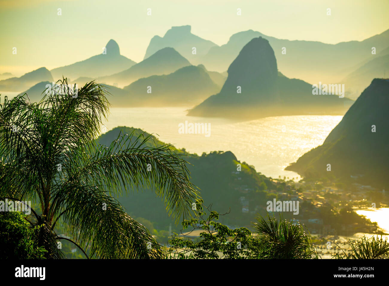 Rio de janeiro skyline hi-res stock photography and images - Alamy