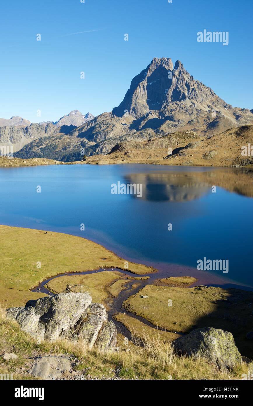 Midi Dossau Peak reflected in Gentau lake. Ossau Valley, Pyrenees ...