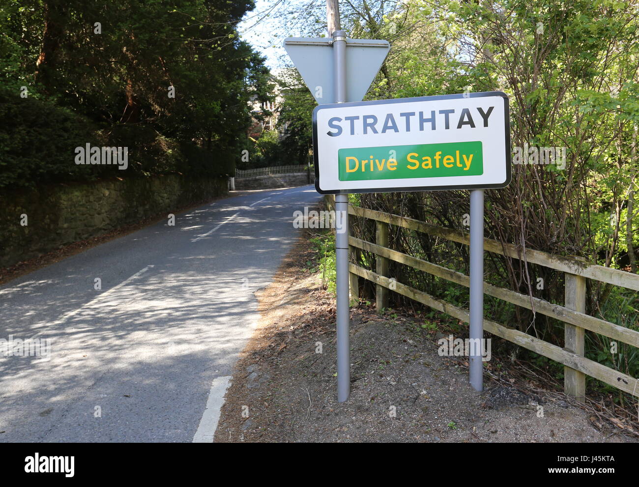 Strathtay village hi-res stock photography and images - Alamy