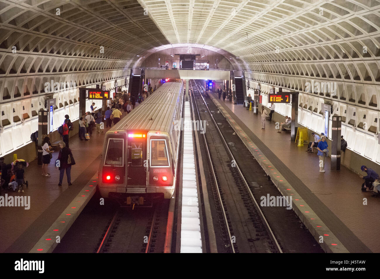 Washington dc mcpherson square metro hi-res stock photography and ...