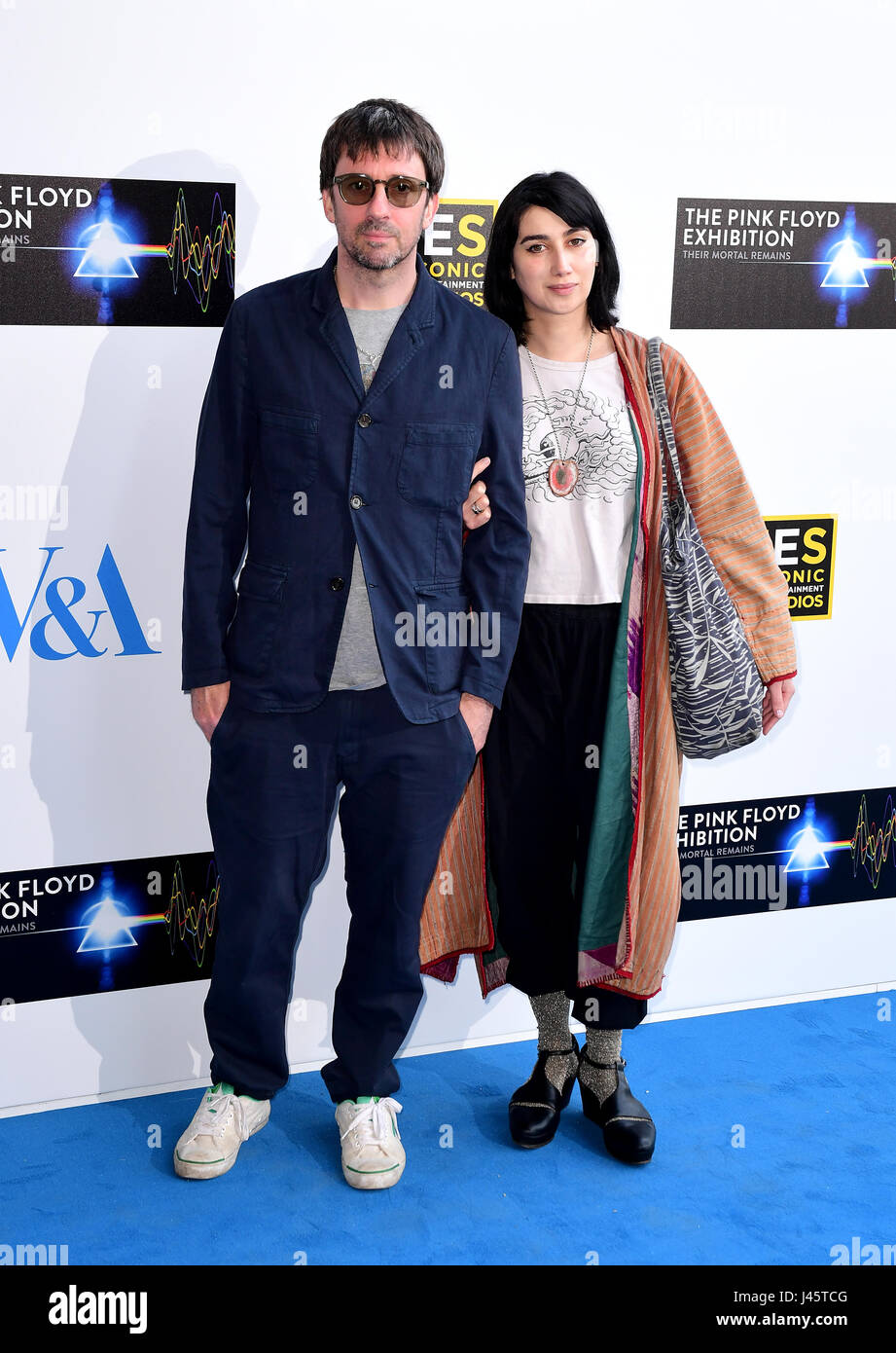Graham coxon left attending viewing hi-res stock photography and images ...