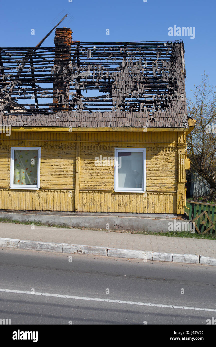 Burnt residential building hi-res stock photography and images - Alamy