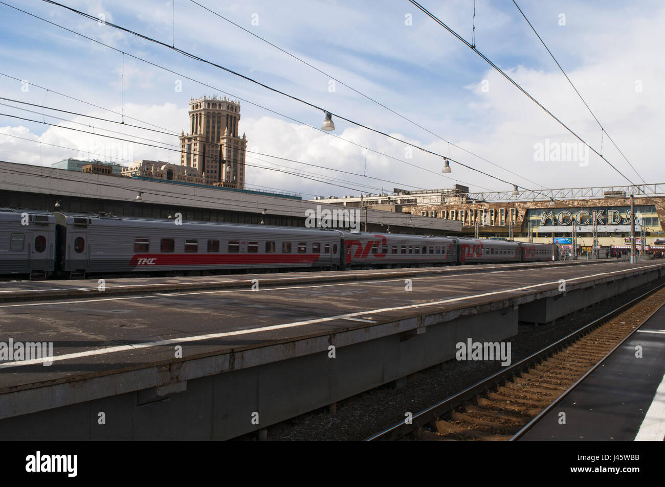 Platforms of Paveletsky Station, one of Moscow's 9 main railway ...