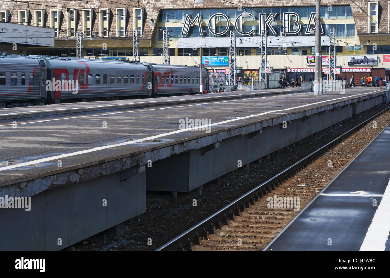 Platforms of Paveletsky Station, one of Moscow's 9 main railway ...